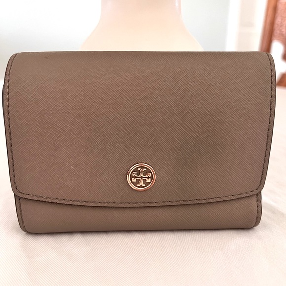 Tory Burch | Accessories | Tory Burch Trifold Wallet In Excellent Shape ...
